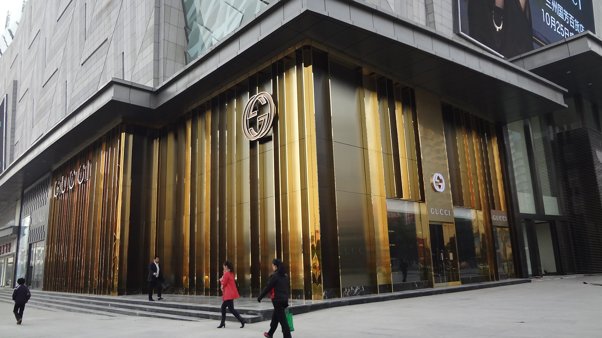 Gucci architectural glass project - Ultimate Reflections