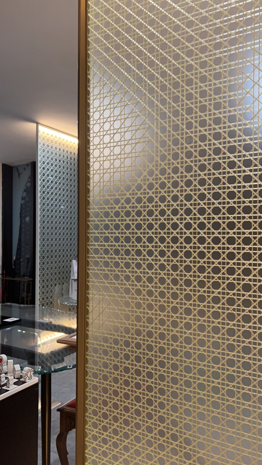 Mesh Laminated Glass | Fiber Mesh Glass - Ultimate Reflections