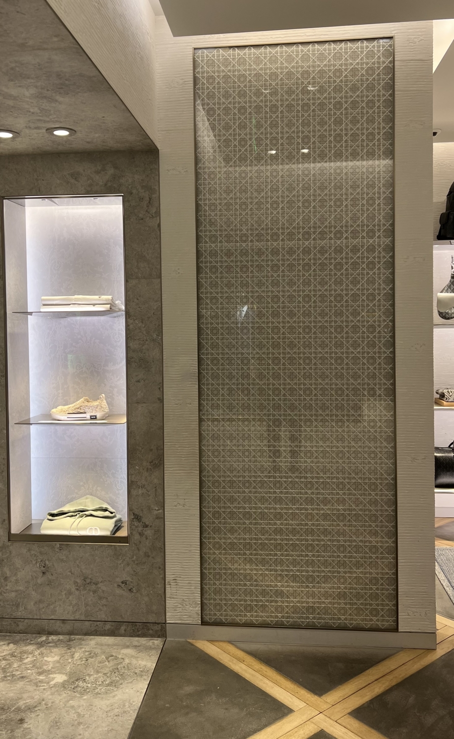 Mesh Laminated Glass | Fiber Mesh Glass - Ultimate Reflections