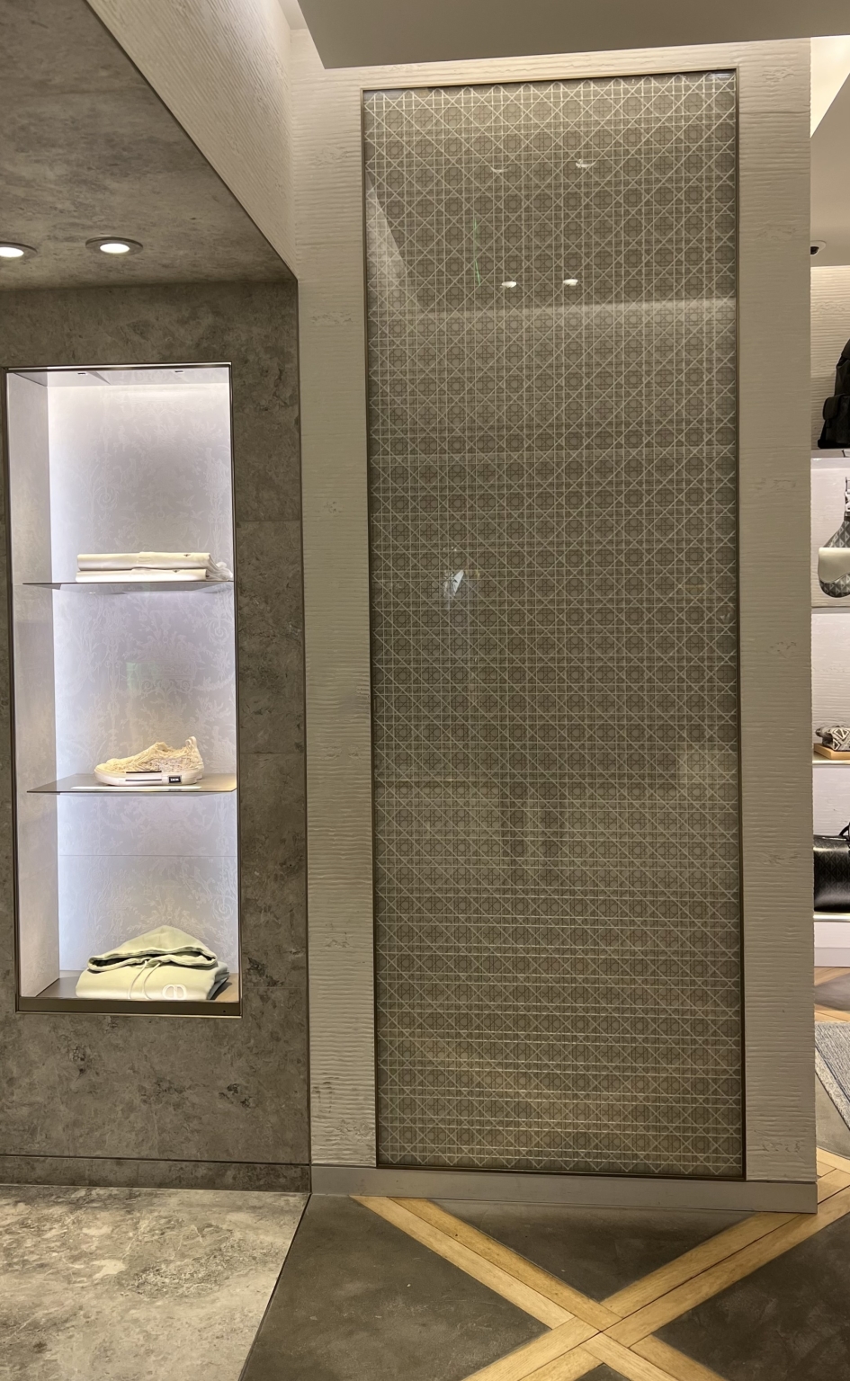 Mesh Laminated Glass | Fiber Mesh Glass - Ultimate Reflections