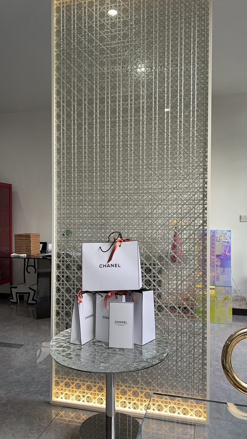 Mesh Laminated Glass | Fiber Mesh Glass - Ultimate Reflections